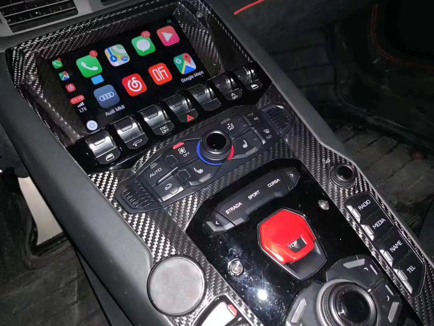 Lamborghini CarPlay Interface | Essential Connectivity For Lamborghini ...